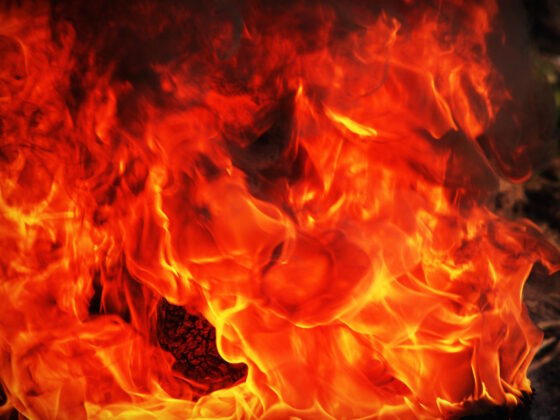 Woning gezin volledig verwoest na brand door kaars - Waterkant