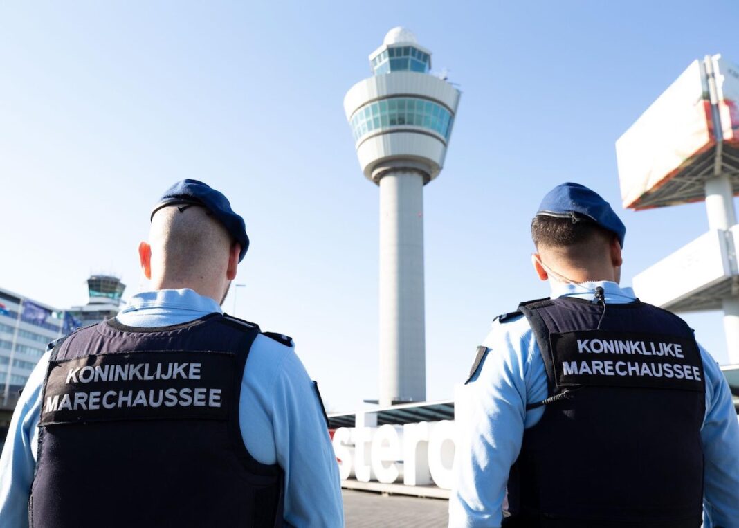 Witwaszaak tegen vijf Surinamers op Schiphol afgesloten na transactie ...
