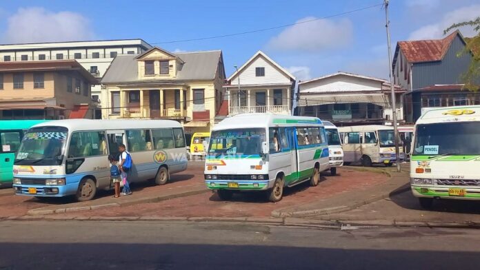 Tarieven verschillende trajecten staatsbusvervoer omhoog - Waterkant