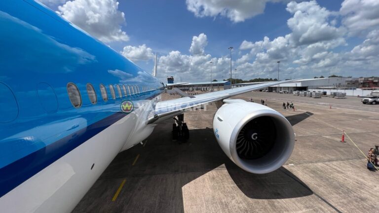 KLM wijkt weer uit naar Frans-Guyana; spreekt zichzelf tegen over ...
