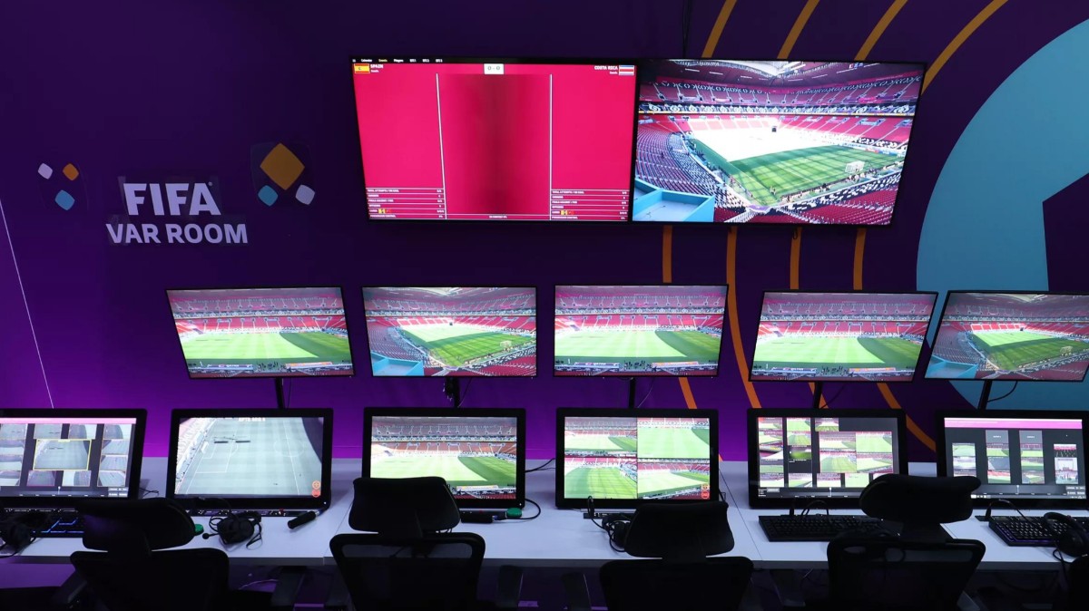 VAR debuteert in kwartfinale Suriname tegen Canada - Waterkant