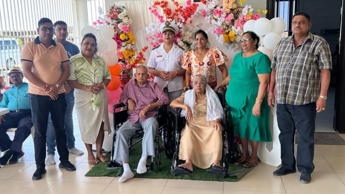Echtpaar Chotkan-Bangoer 60 jaar getrouwd - Waterkant