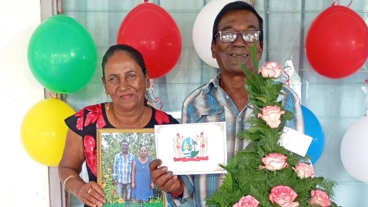 Echtpaar Somaroe-Mahabier 50 jaar getrouwd - Waterkant