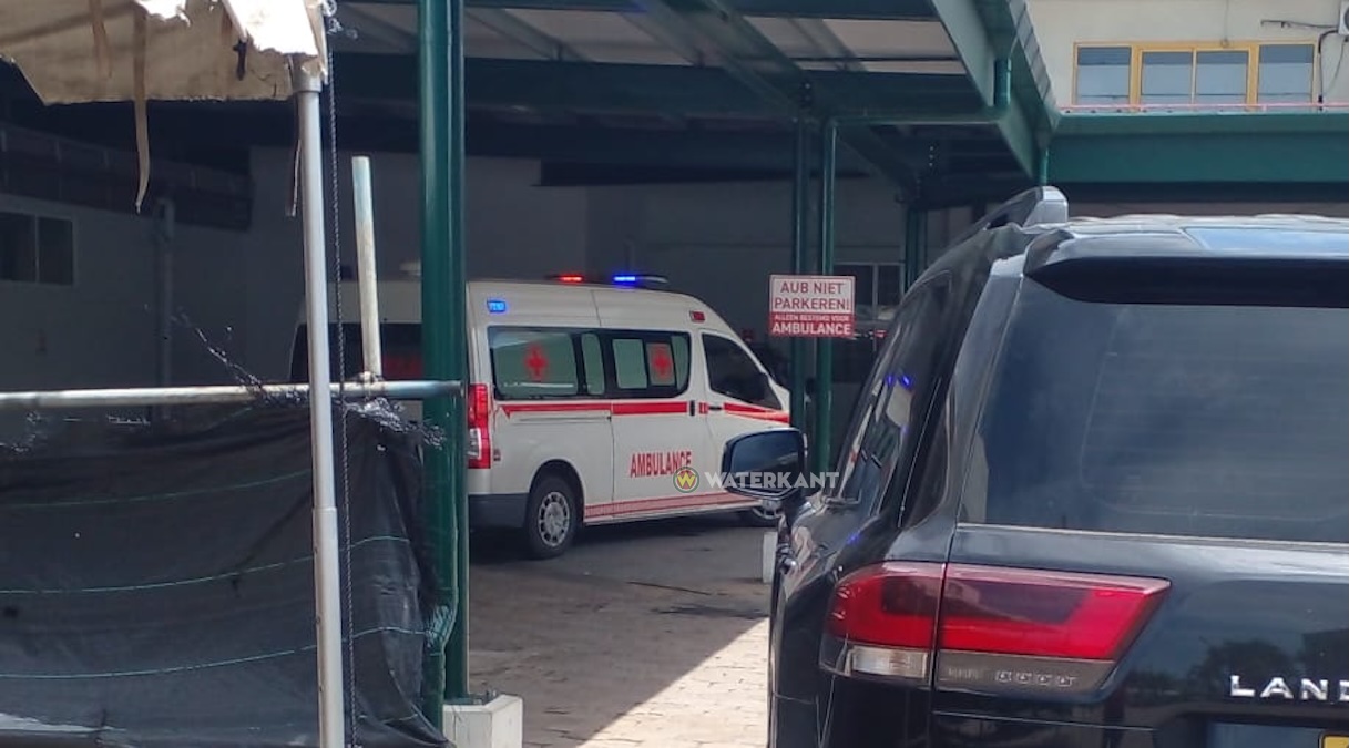 [update] Ex-president Santokhi met spoed per ambulance naar ziekenhuis ...