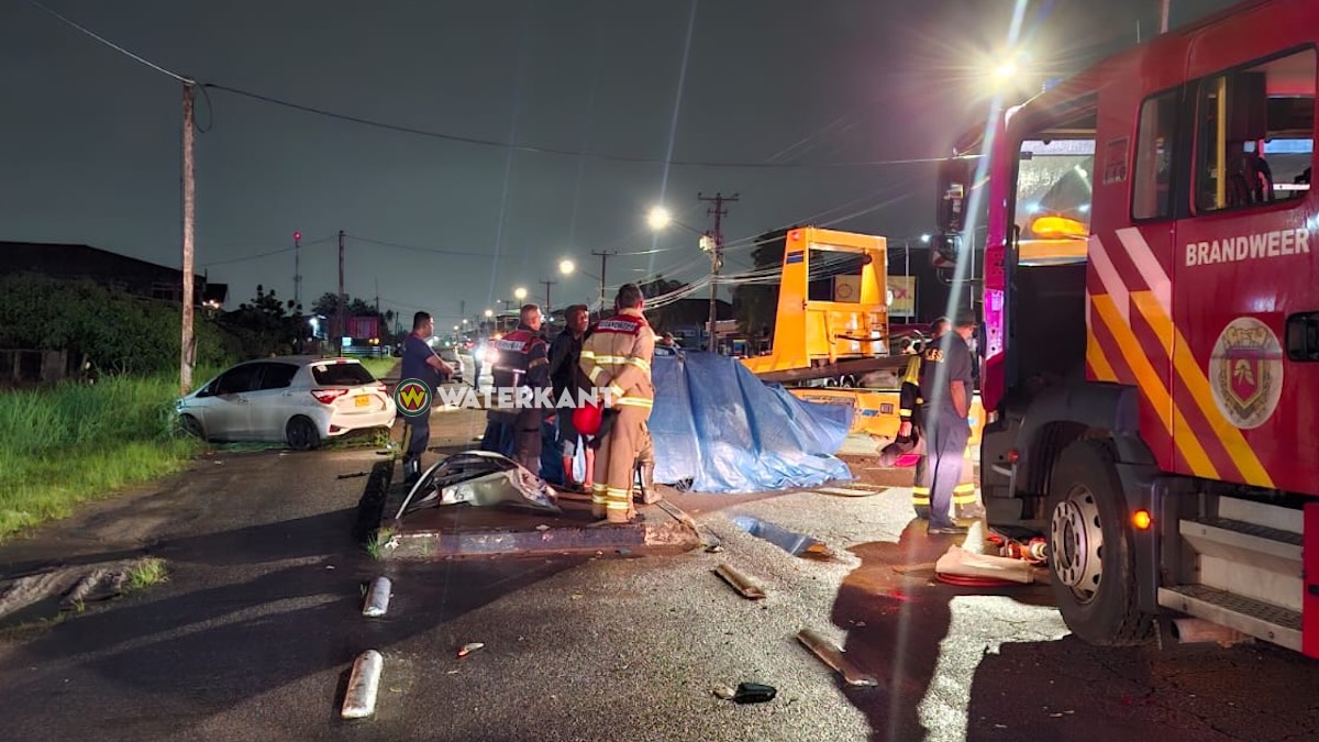 Automobilist overleden na botsing met sleepwagen aan de Indira ...